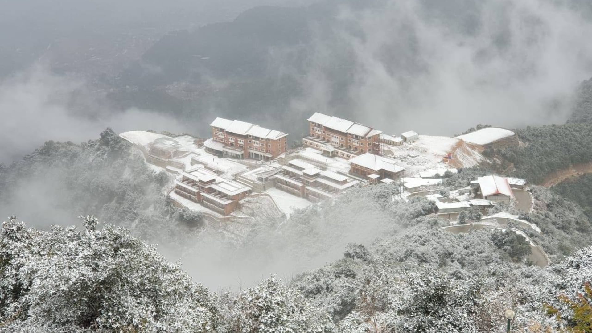 Snowfall in Chandragiri Hills - Best snowfall experience in Kathmandu ...